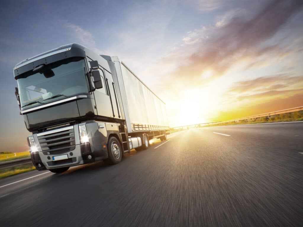 Caminhões torton e cavalos mecânicos: novo, seminovo ou usado? - VEC Fleet